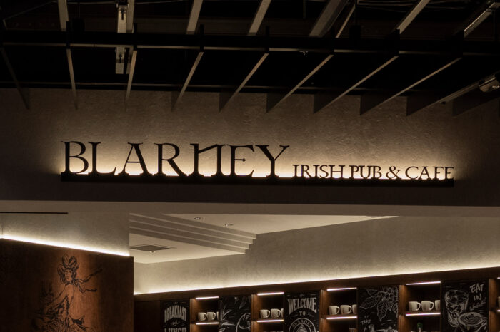 BLARNEY IRISH PUB & CAFE｜カフェの内装デザイン｜マツヤアートワークス