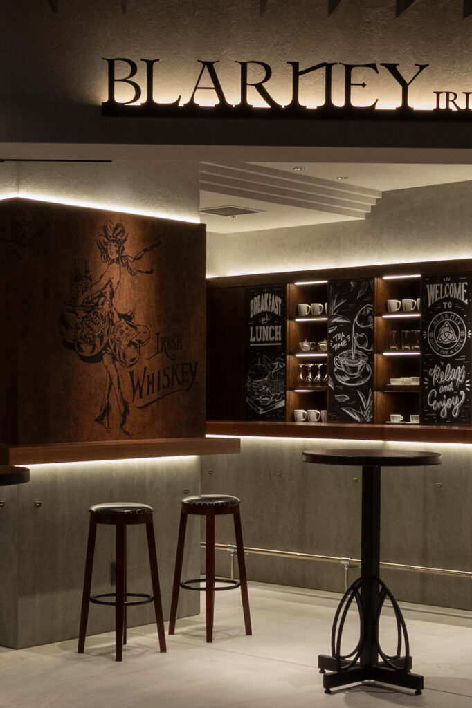BLARNEY IRISH PUB & CAFE｜カフェの内装デザイン｜マツヤアートワークス